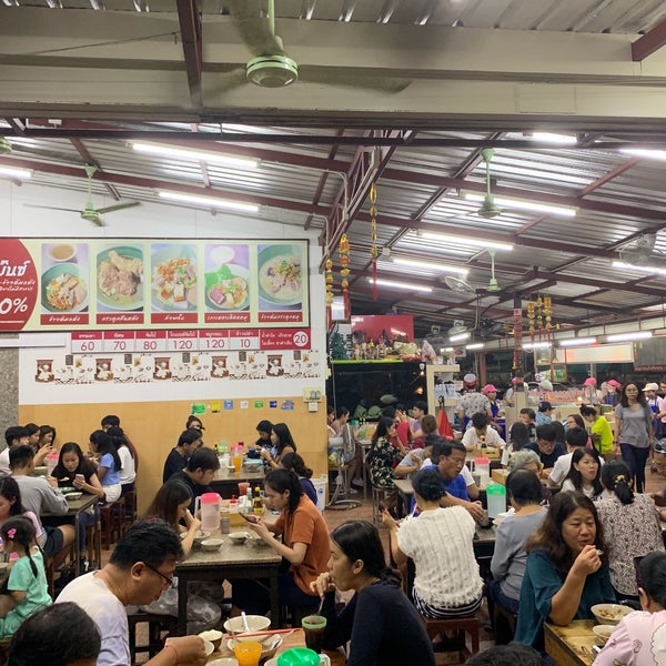 โกเบนซ์ เกาเหลาเลือดหมู (Go Benz Boiled Rice) - 110 tips from 4421 visitors