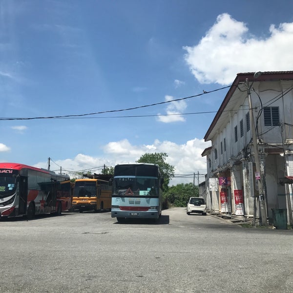 Stesen Bas Sungkai - In front of haji nuruddin shop
