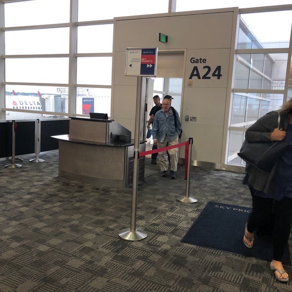 Photos at Gate A24 - Airport Gate in Romulus