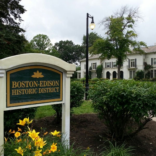 Boston-Edison Historic District - Neighborhood in North End