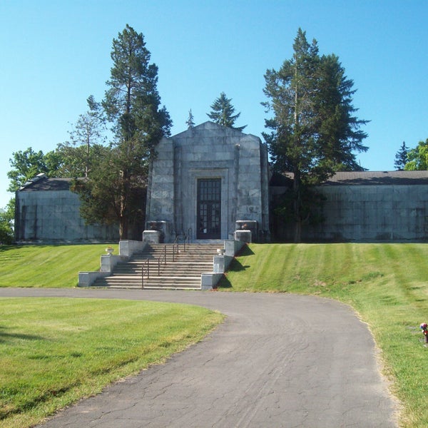 DeepDale Memorial Gardens - Lansing, MI