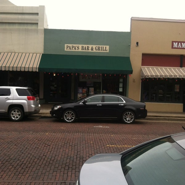 Papa's Bar & Grill - 604 Front St