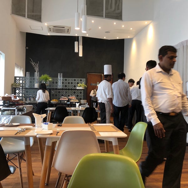 Ocean Edge Suites & Hotel Colombo