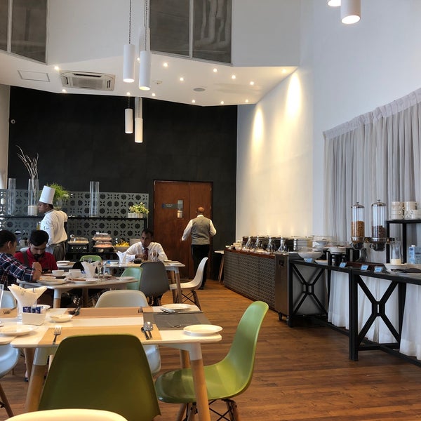 Ocean Edge Suites & Hotel Colombo