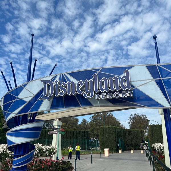 Disneyland Entrance Sign 2022
