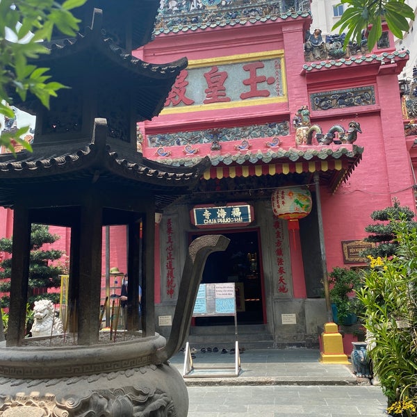 Jade Emperor Pagoda - Buddhist Temple