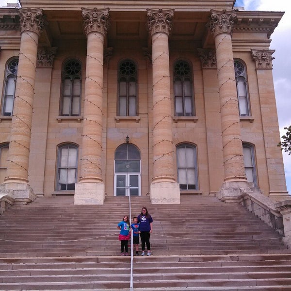 Macoupin County Courthouse - Courthouse in Carlinville