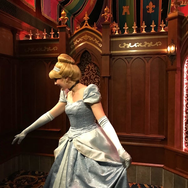 Royal Hall Greet the Princesses - Attraction in The Anaheim Resort