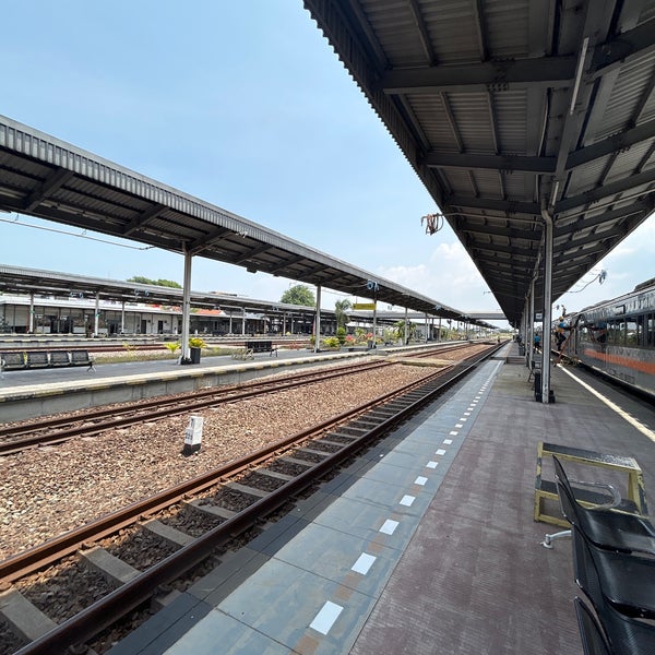 Stasiun Cirebon Prujakan - Cirebon, Jawa Barat
