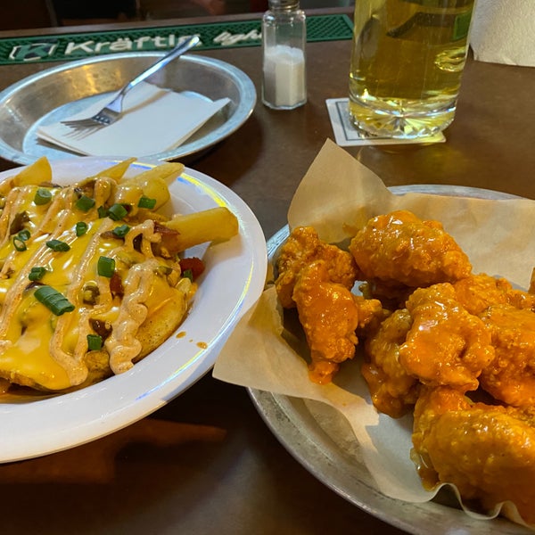 Hooters - American Restaurant in Saint Louis