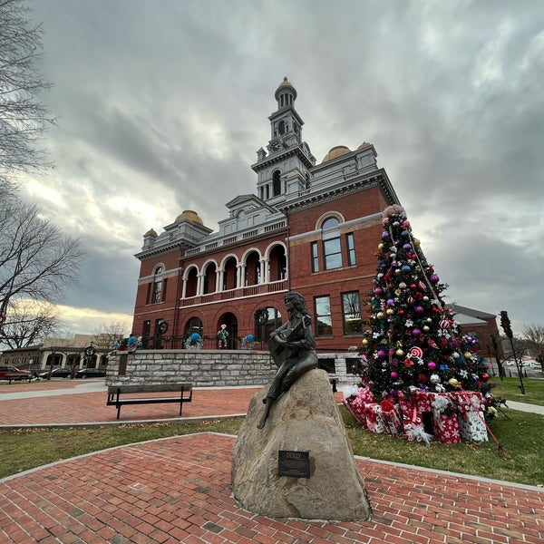 Sevier County Courthouse - 422 visitors