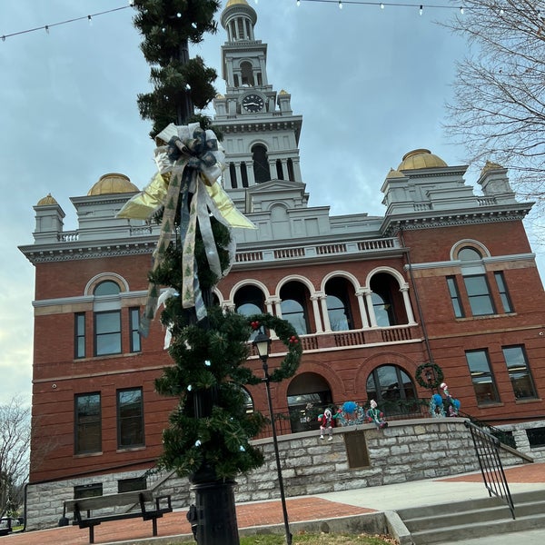 Sevier County Courthouse - 422 visitors