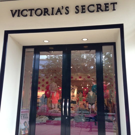Victoria's Secret - Northwest Side - 3 tips
