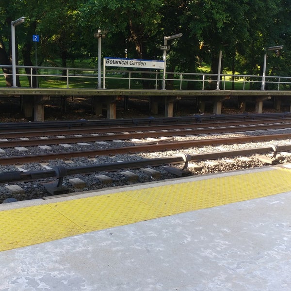 Photos at Metro North - Botanical Garden Train Station - Bronx Park ...