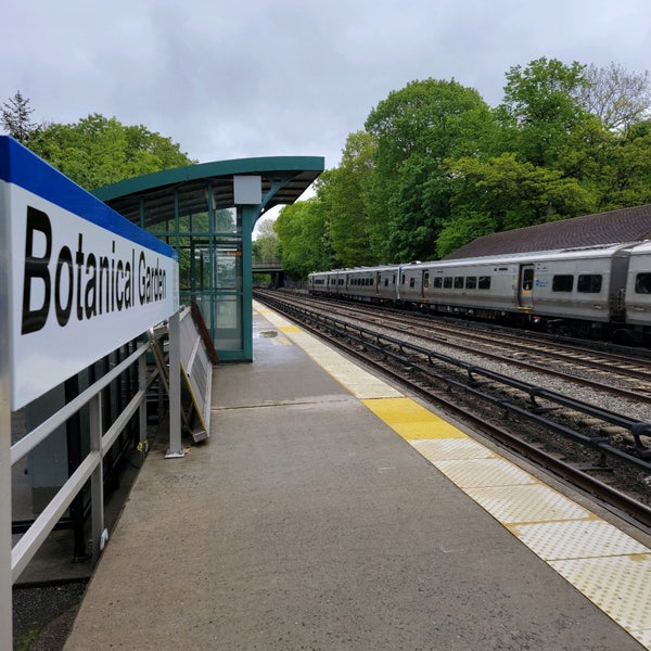 Photos at Metro North - Botanical Garden Train Station - Bronx Park ...