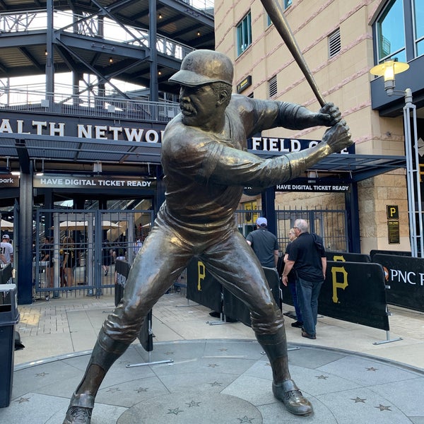 Roberto Clemente Statue