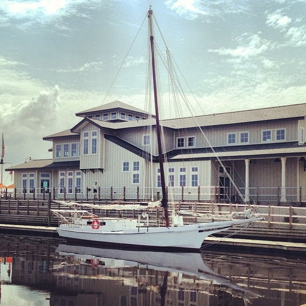 Persimmons Waterfront Restaurant - Seafood Restaurant in Downtown New Bern