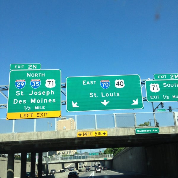 Kansas-Missouri State Line - Border Crossing in Kansas City