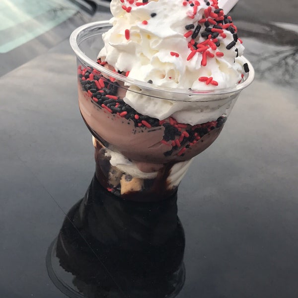 Super Sundaes Ice Cream - Ice Cream Parlor