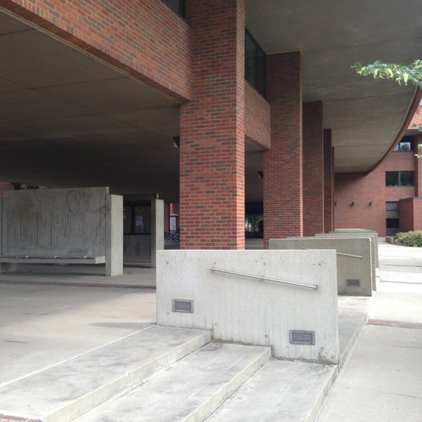 Elliott Hall - University - 6 tips