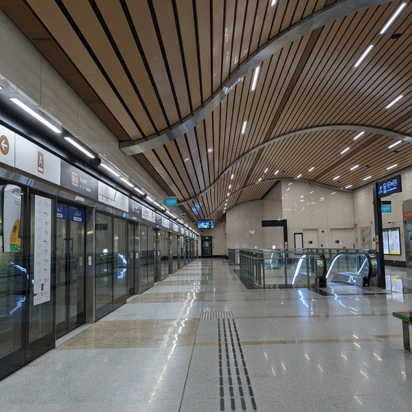 Napier MRT Station (TE12) - Metro Station in Singapore