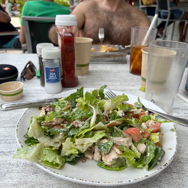 Gilligan Beach Bar & Restaurant - Palm Beach - 7 tips from 417 visitors