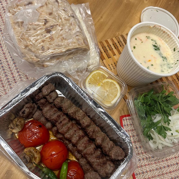 کافه و رستوران گوزن | gavazn Cafe and restaurant - 9 tips from 991 visitors