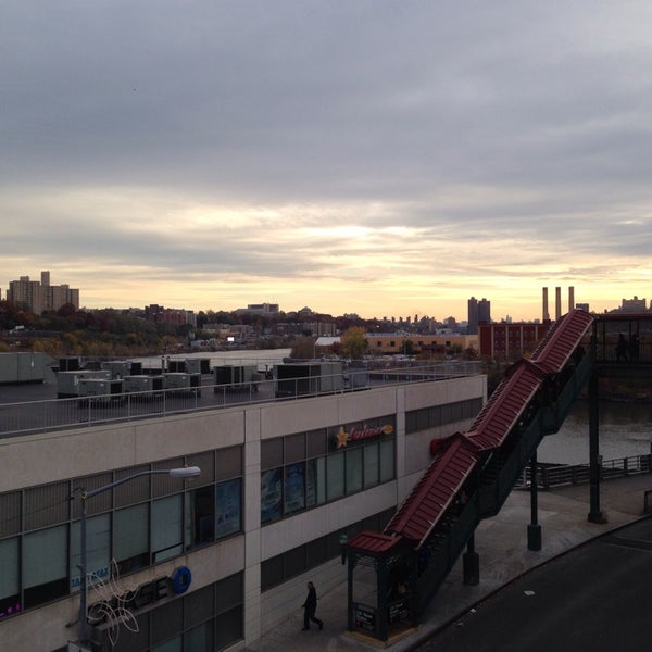 MTA MaBSTOA Bus at W. 225th Street & Broadway (US Route 9): (Bx7, Bx9 ...