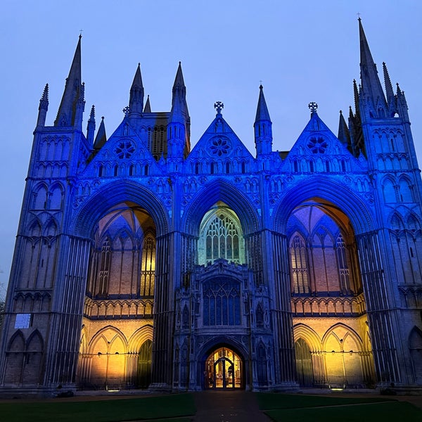 Cathedral Square - Plaza in Peterborough