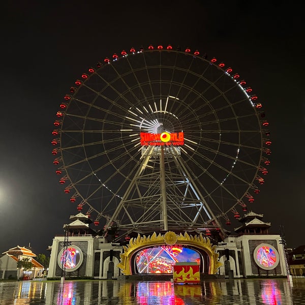 Sun Wheel - Theme Park Ride / Attraction