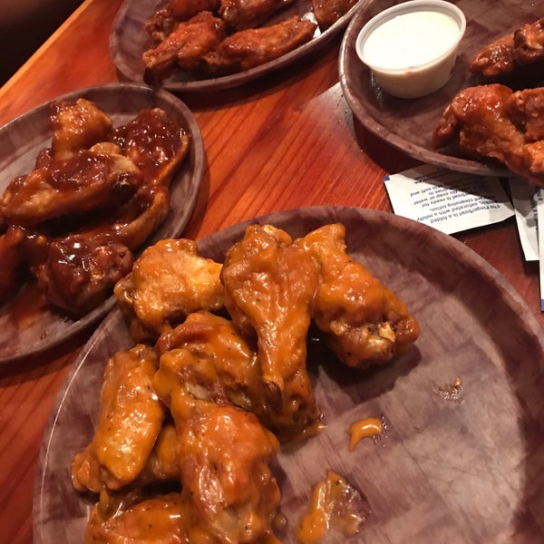 Hooters - American Restaurant