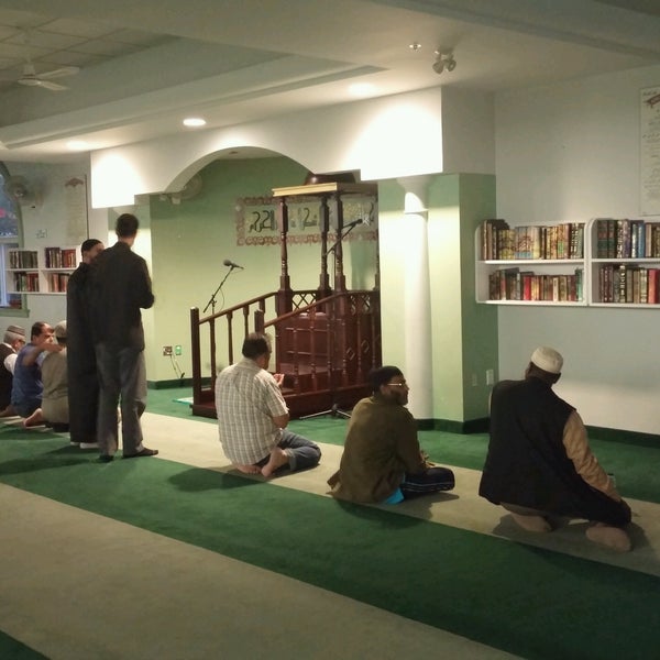 ISNA Masjid - 2200 S Sheridan Way