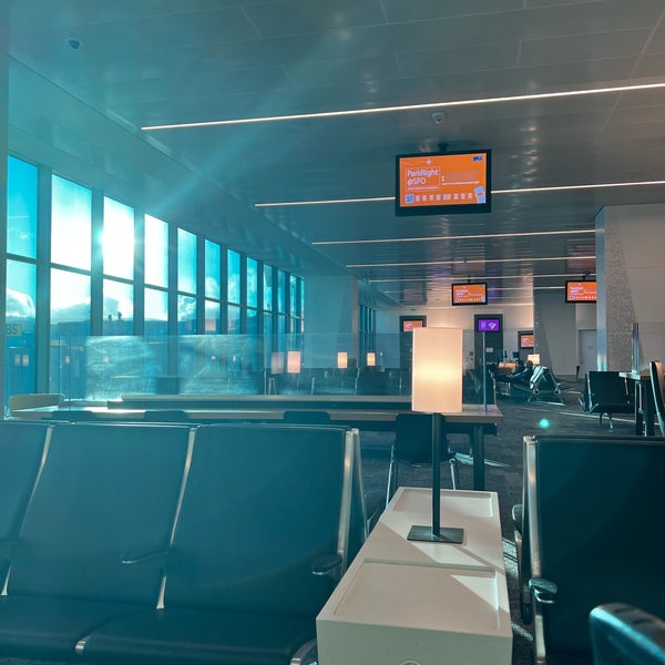 Gate B5 - Airport Gate in San Francisco