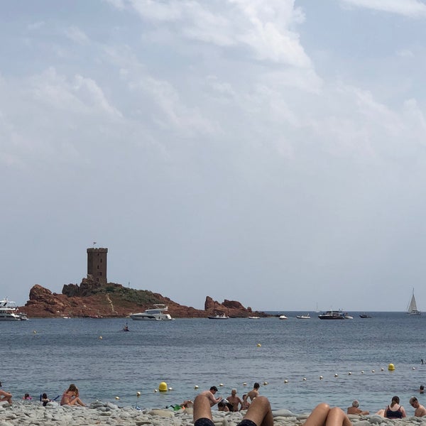 Plage du Dramont - Beach in Saint-Raphaël