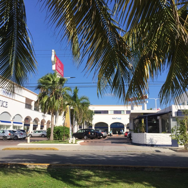 Plaza Monarca - 5 tips from 243 visitors