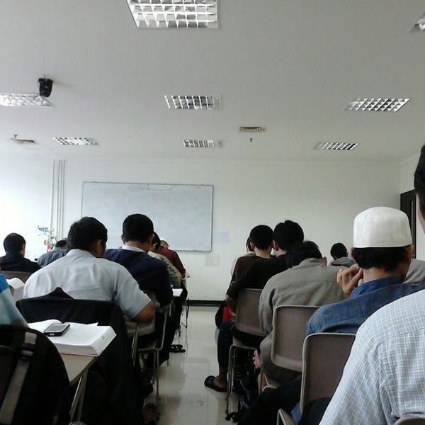 LIPIA (Lembaga Ilmu Pengetahuan Islam dan Arab) - College Science ...