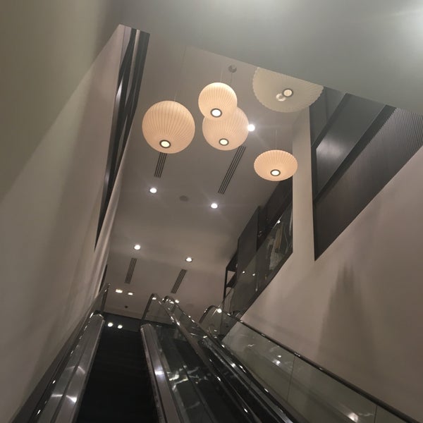 Zara - Clothing Store in Los Angeles