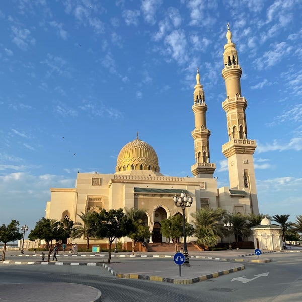 Al Maghfirah Masjid مسجد جامع المغفره - Mosque in Sharjah