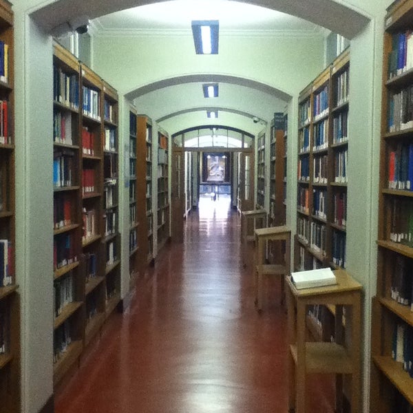 UCL Main Library - Biblioteca universitaria en Bloomsbury