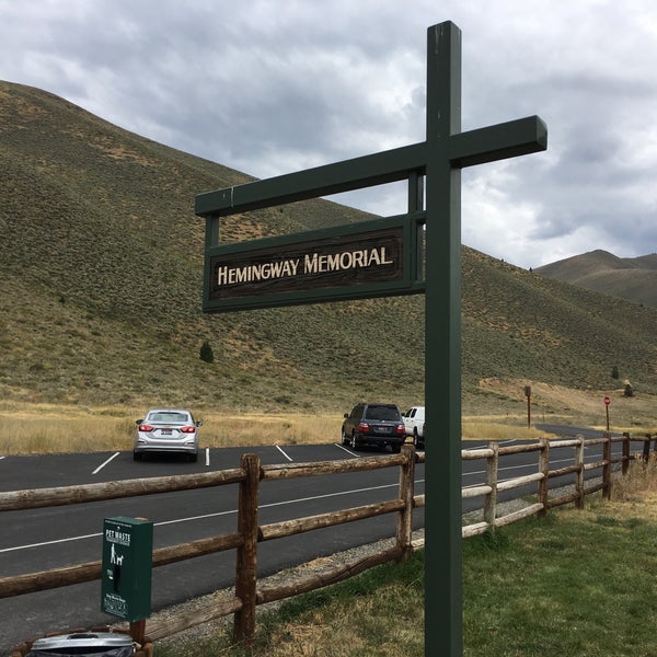 Hemingway Memorial - 2 tips from 98 visitors