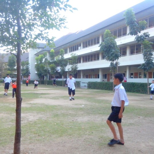 โรงเรียนดาราวิทยาลัย (Dara Academy) - 196 Kaeo Nawarat Rd.