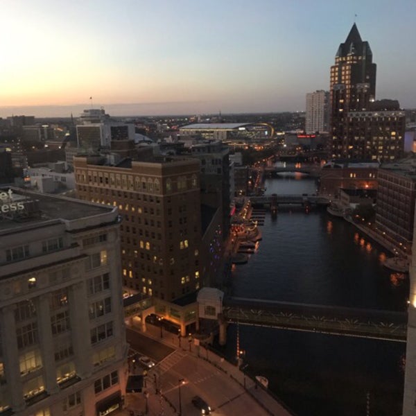Photos at Chase Tower - Office in Milwaukee