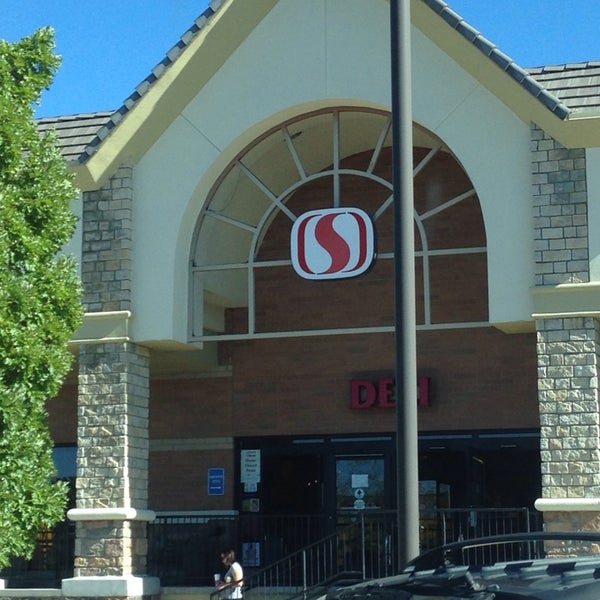 Safeway (Now Closed) - 3 tips