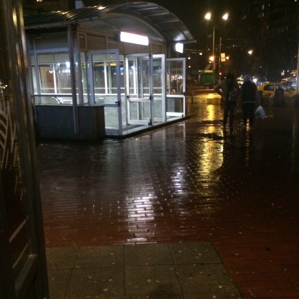 Metrou M3 1 Decembrie 1918 - Metro Station in Trapezului