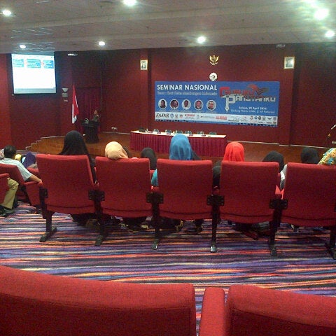 gedung pinisi ruang teater