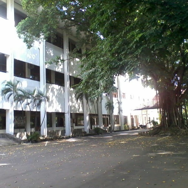 Gedung 2 Fakultas Teknik UNS (Arsitektur-PWK) - College Classroom in Solo