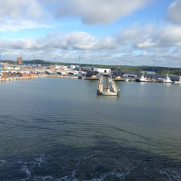 Finnlines Finnstar saapuu Vuosaareen - Boat or Ferry