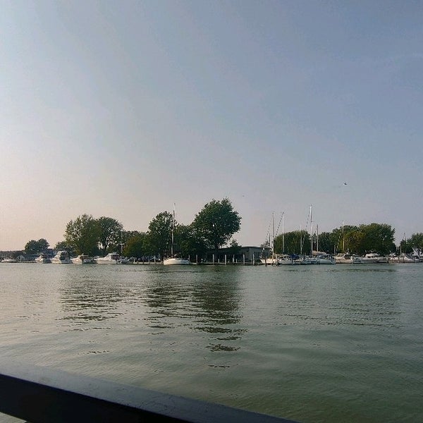 Bootlegger's Bar and Grill - American Restaurant in Port Clinton