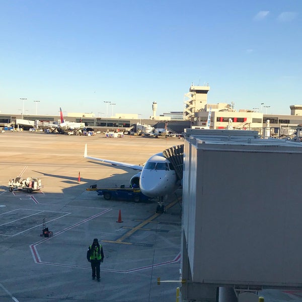 Gate T9 - Airport Gate