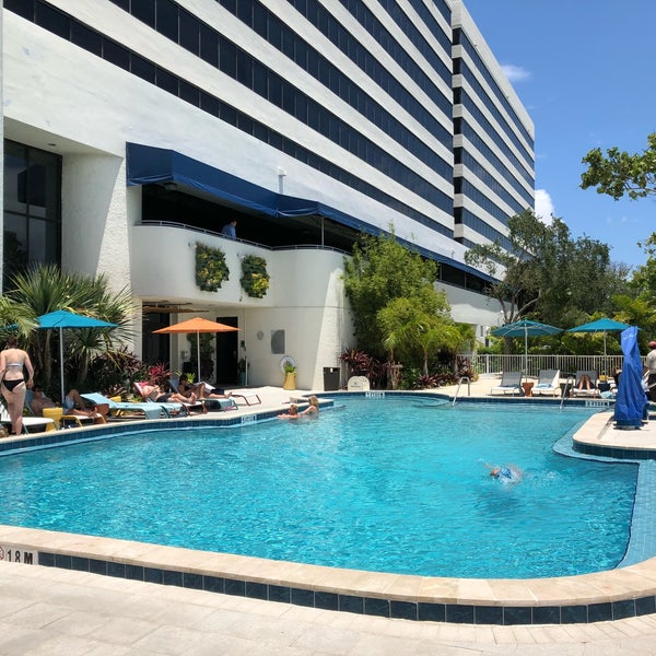 Sheraton Poolside - Hotel Pool in Miami International Airport